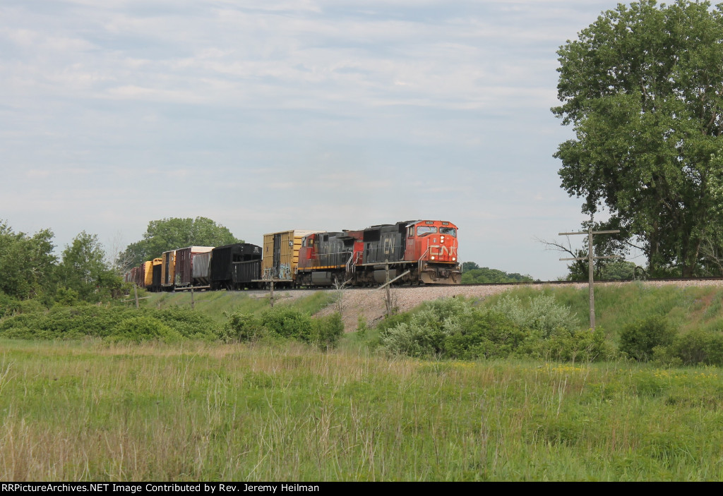 CN 5628 & 2521 (1)